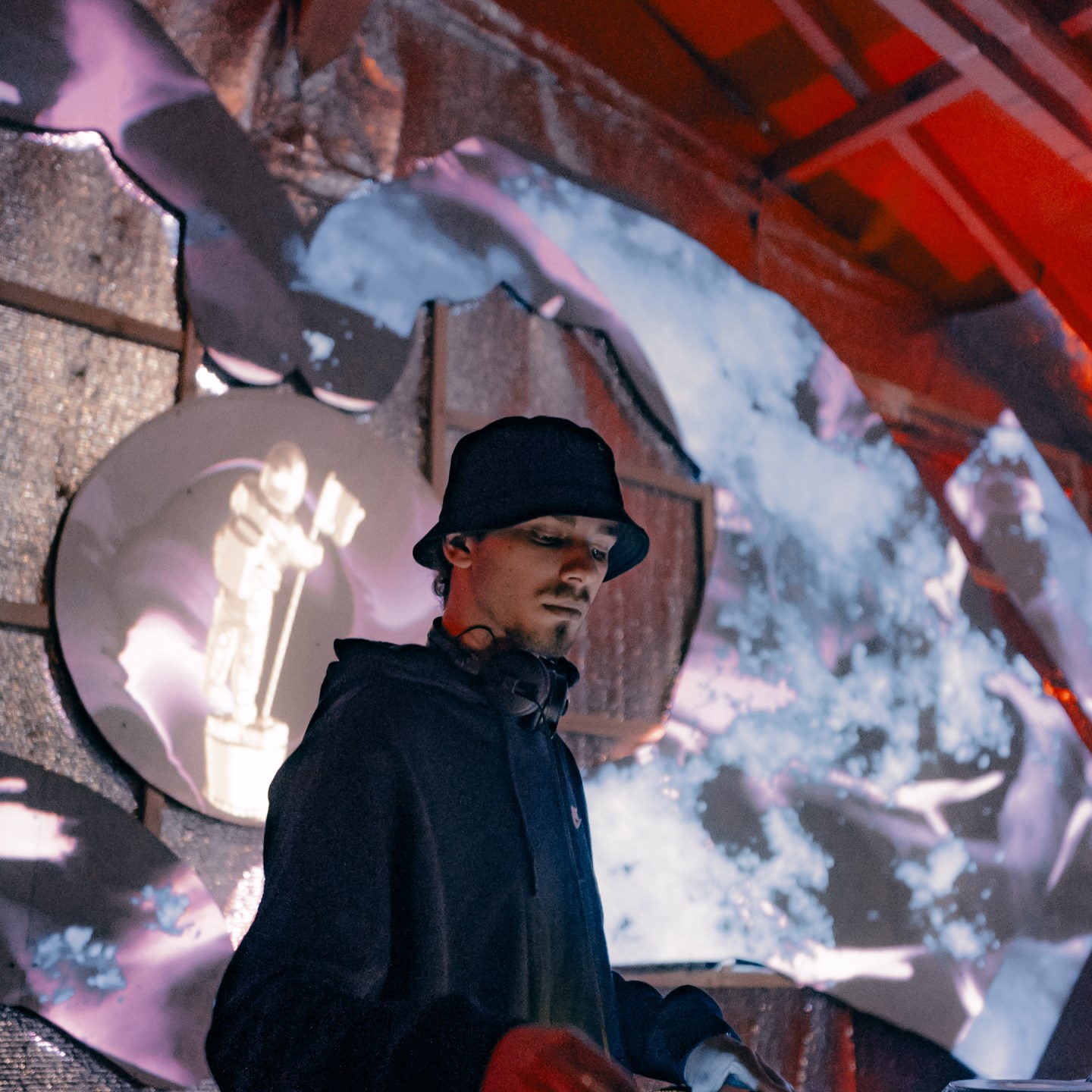 Negru.w · Perfil de Artista