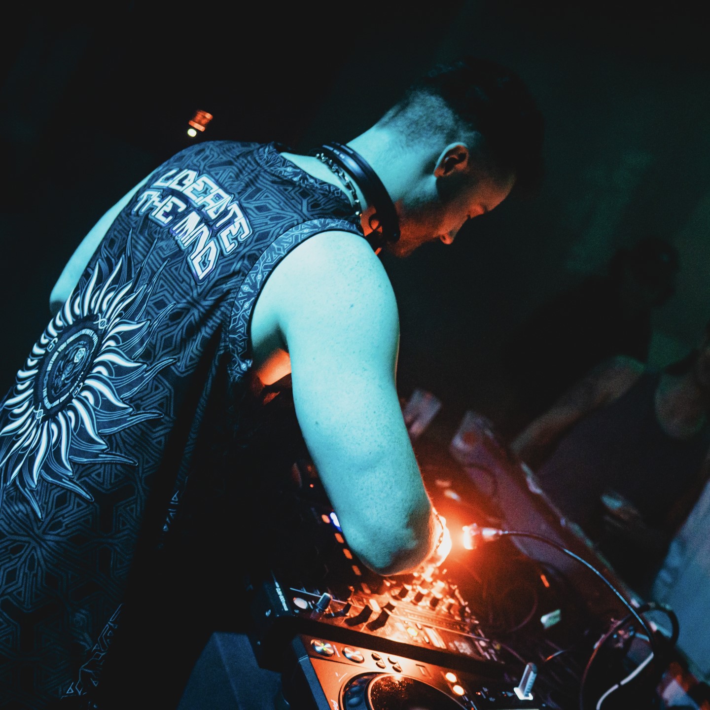 Neo (2) · Artist Profile