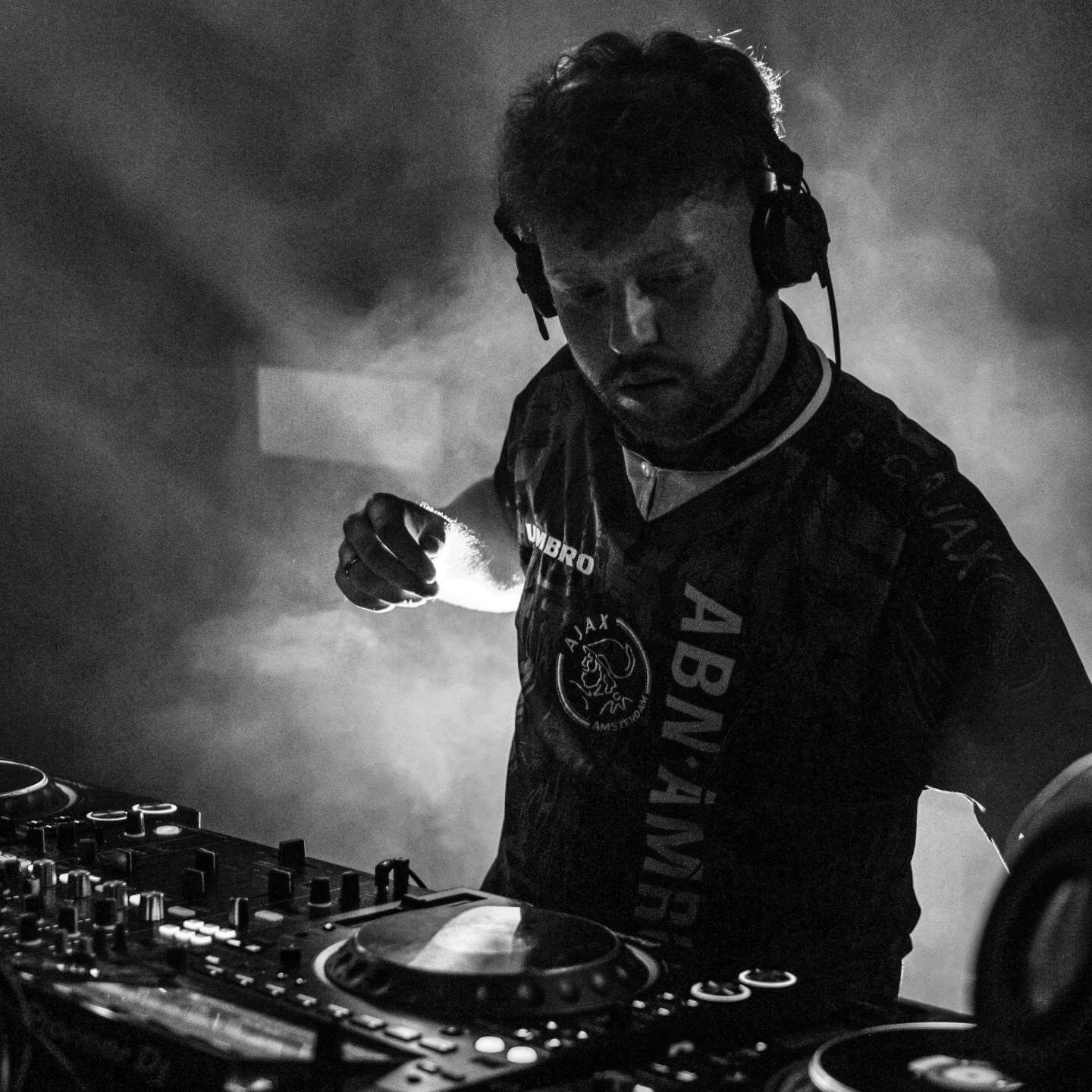 Niall Kelly · Artist Profile