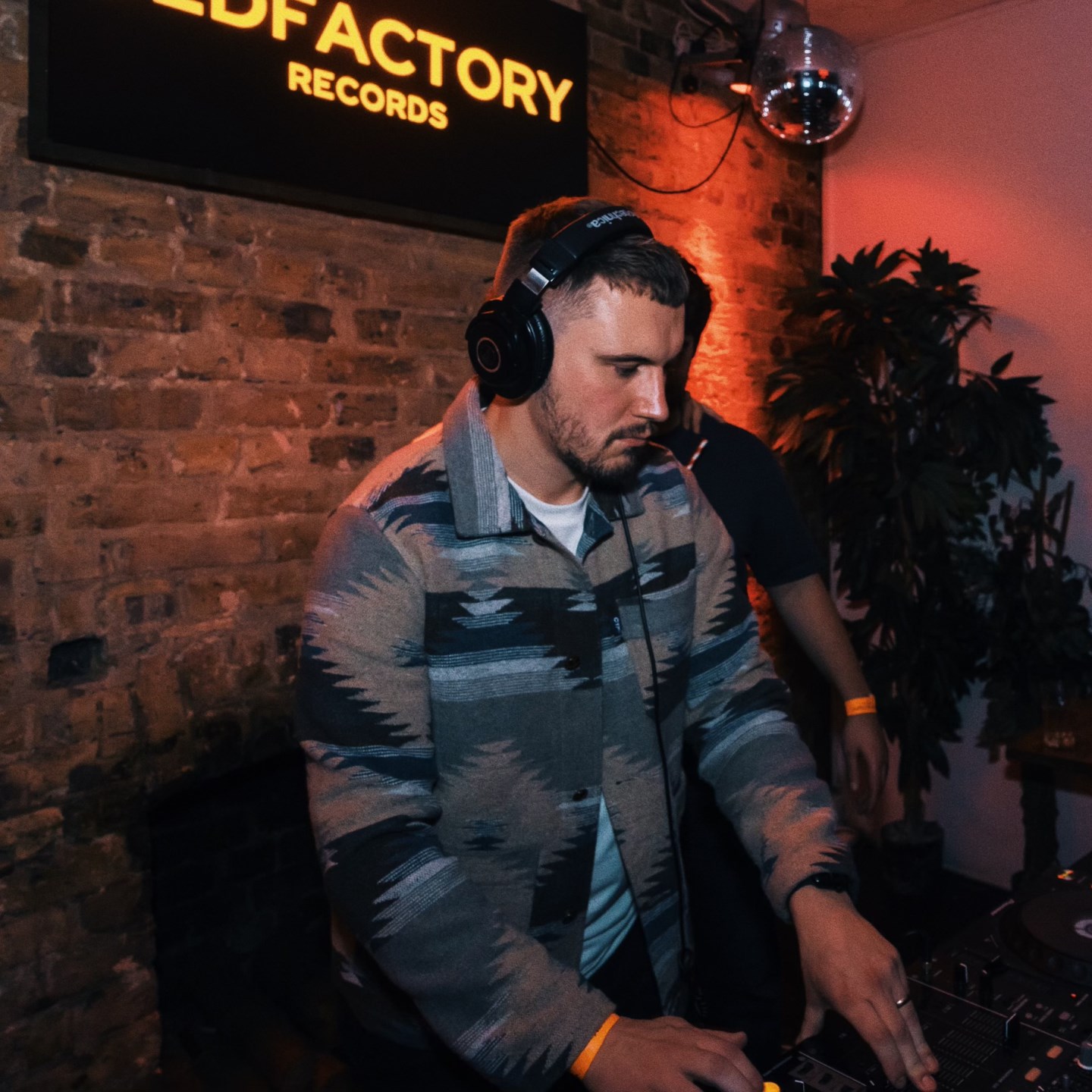 Nick Davis · Artist Profile