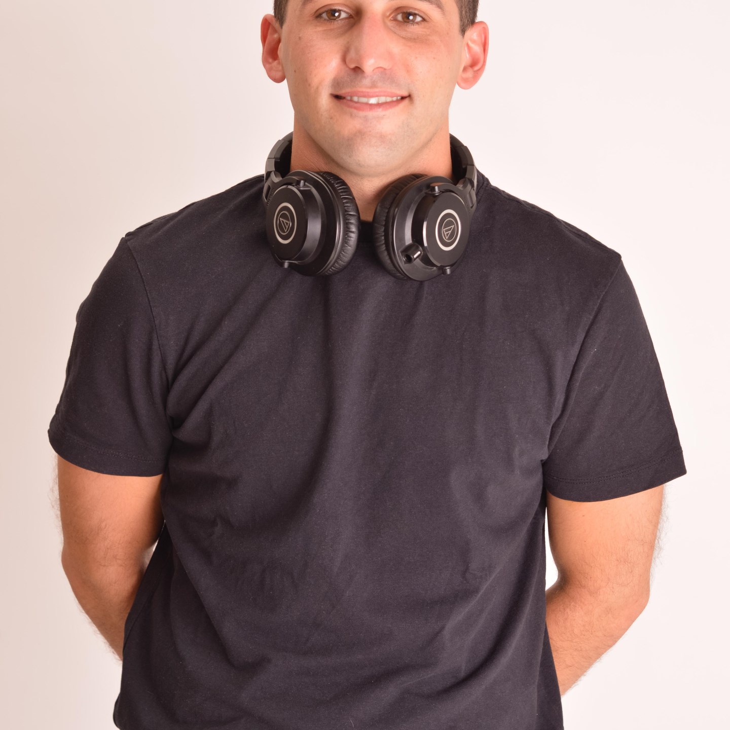 Nico Riccobelli · Artist Profile