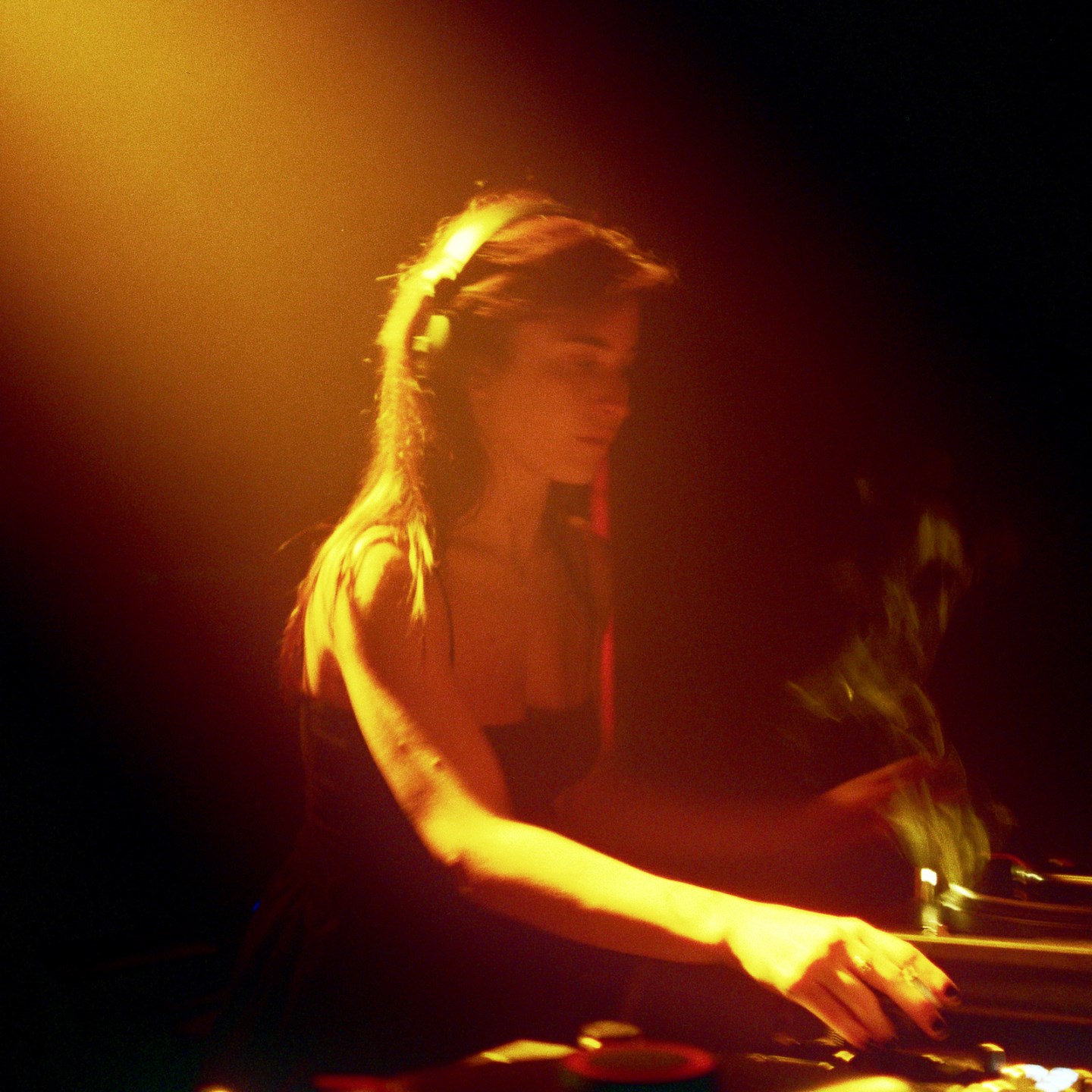 NINI (2) · Artist Profile