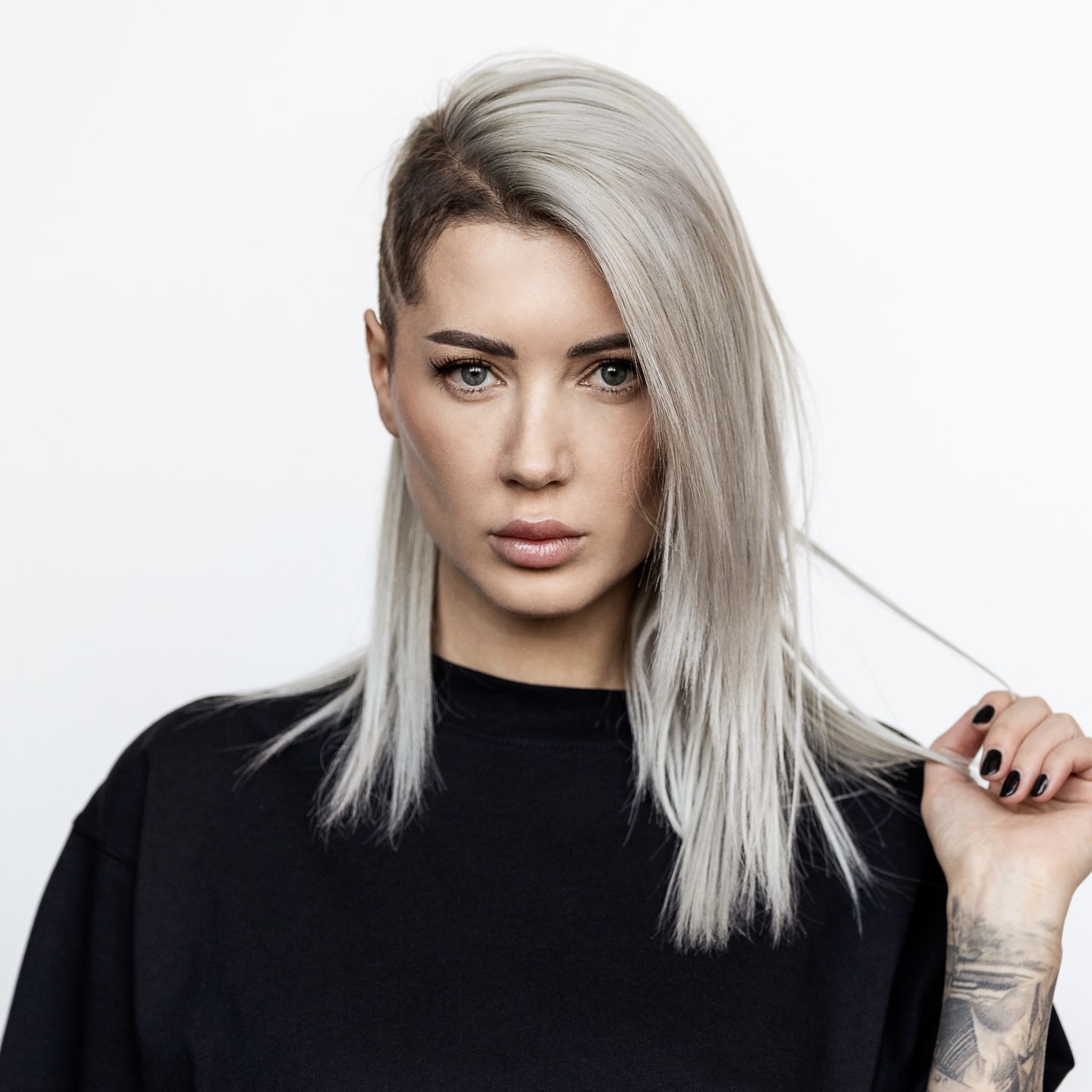 Nusha · Biography