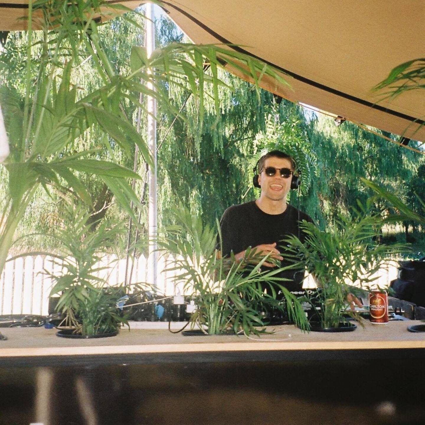 Oliver Francis · Artist Profile