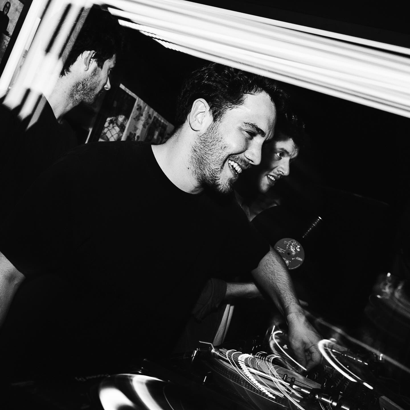 PARENTH(E)SES · Artist Profile