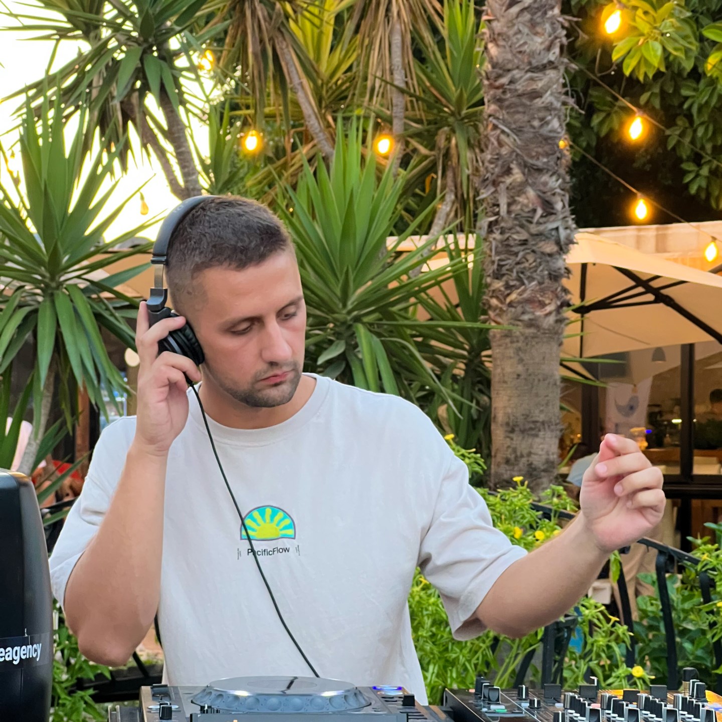 PEET · Artist Profile