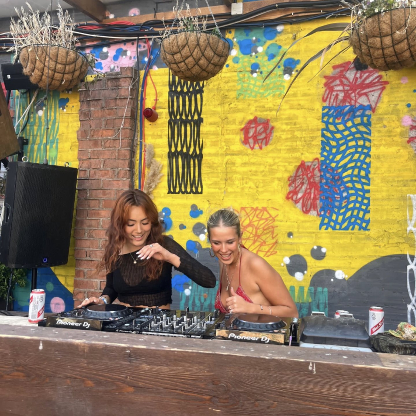 Phia (UK) · Artist Profile