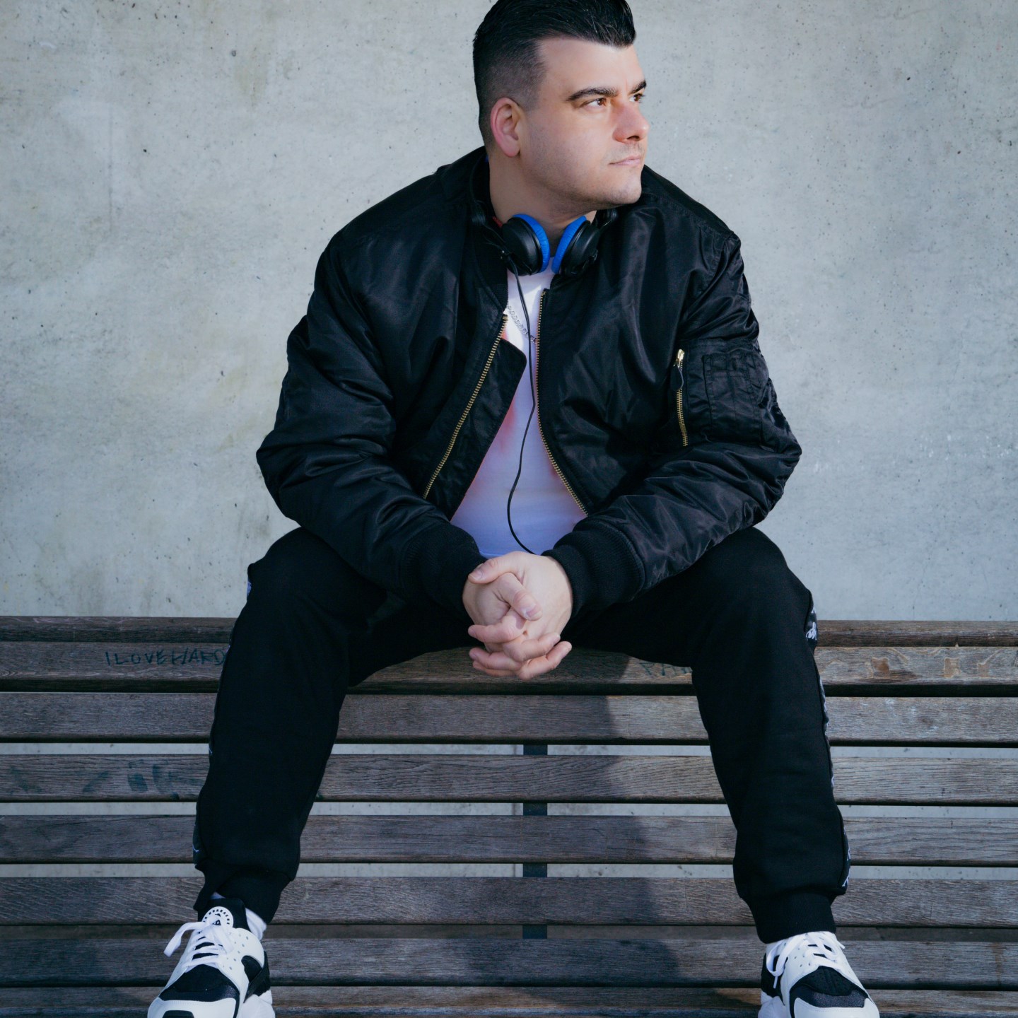 R4W&L00PZ · Artist Profile