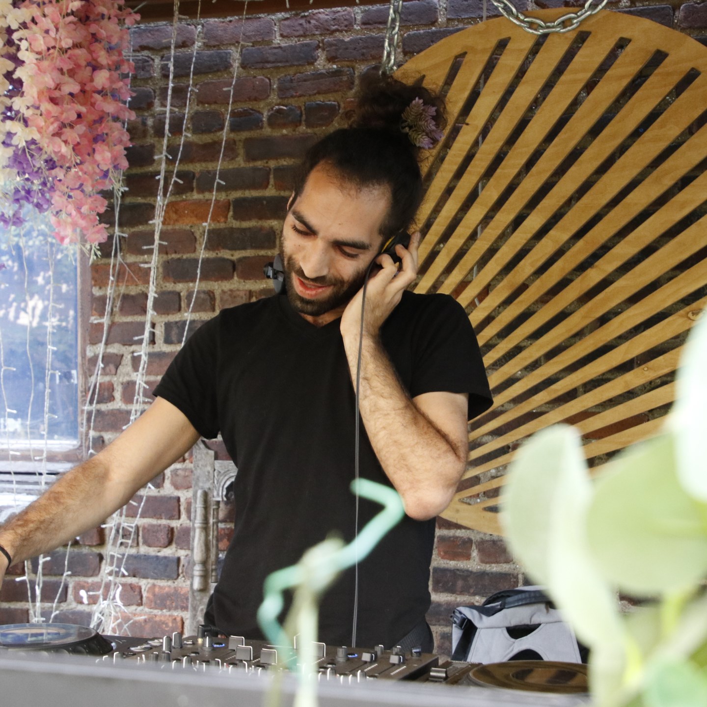 Reza Rad · Perfil del artista