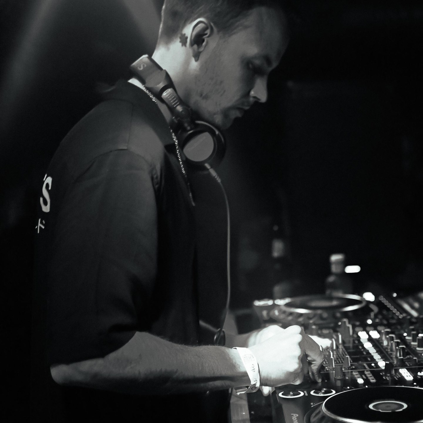 ROKU · Artist Profile