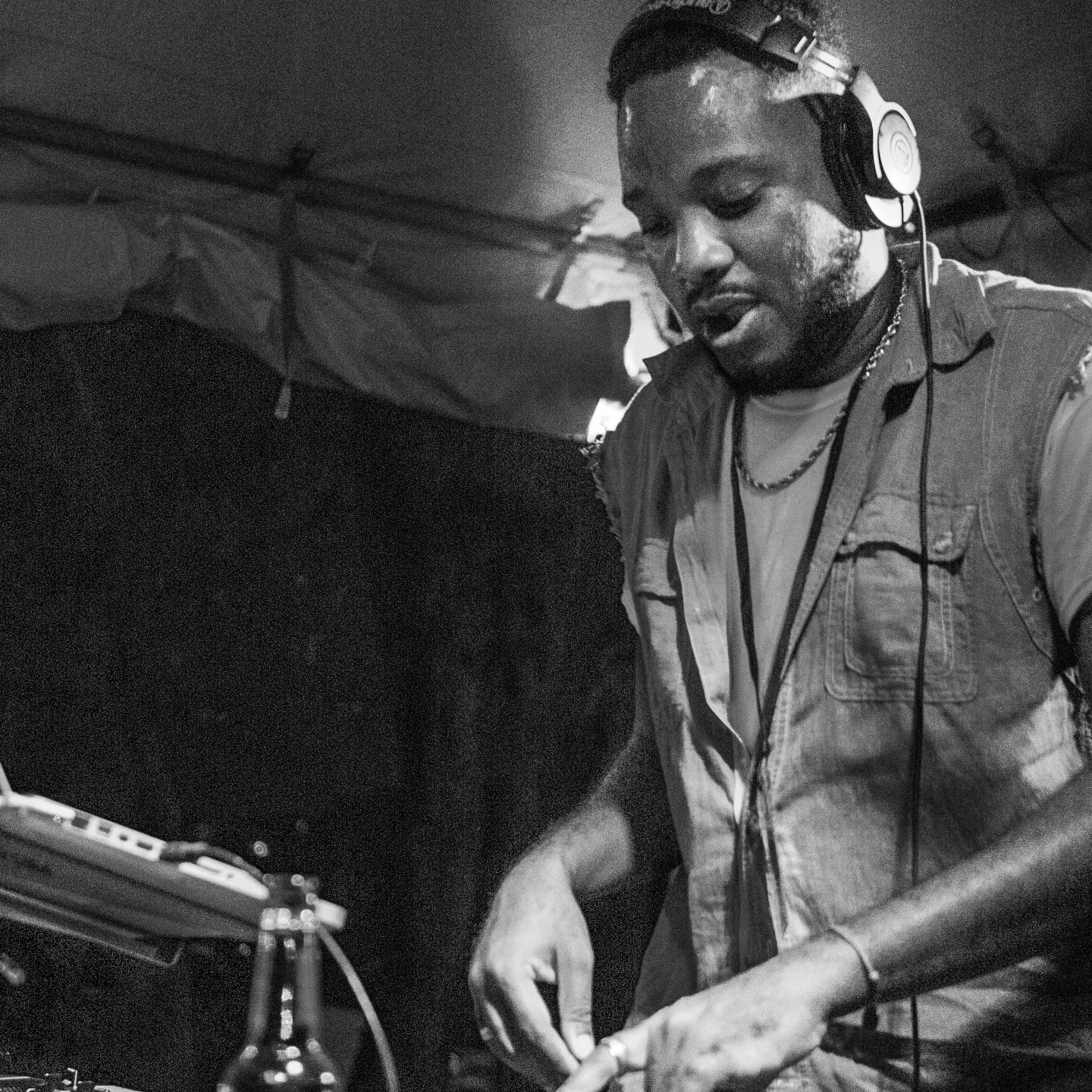 Ronnie Ron · Artist Profile