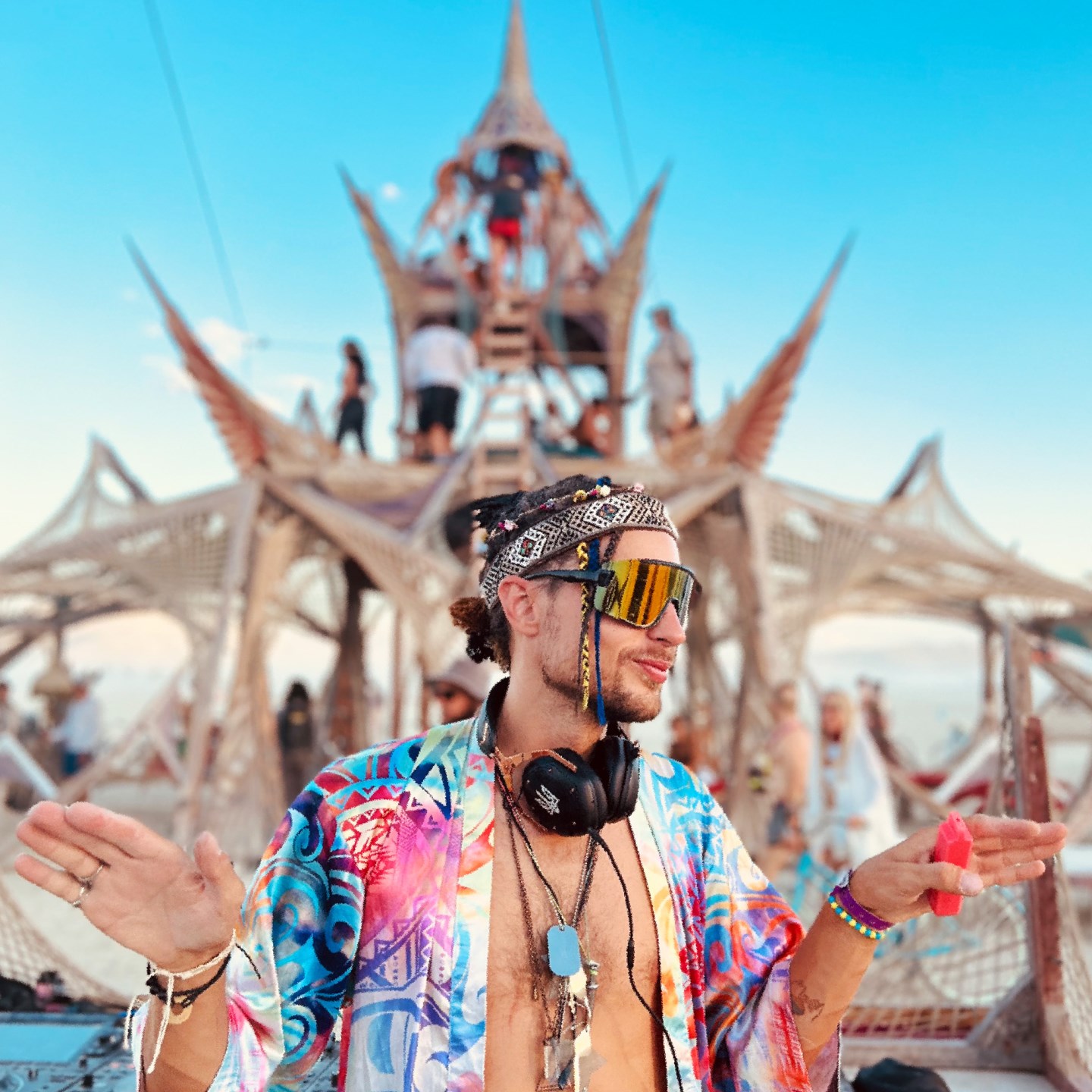 Ro Rousseau · Artist Profile