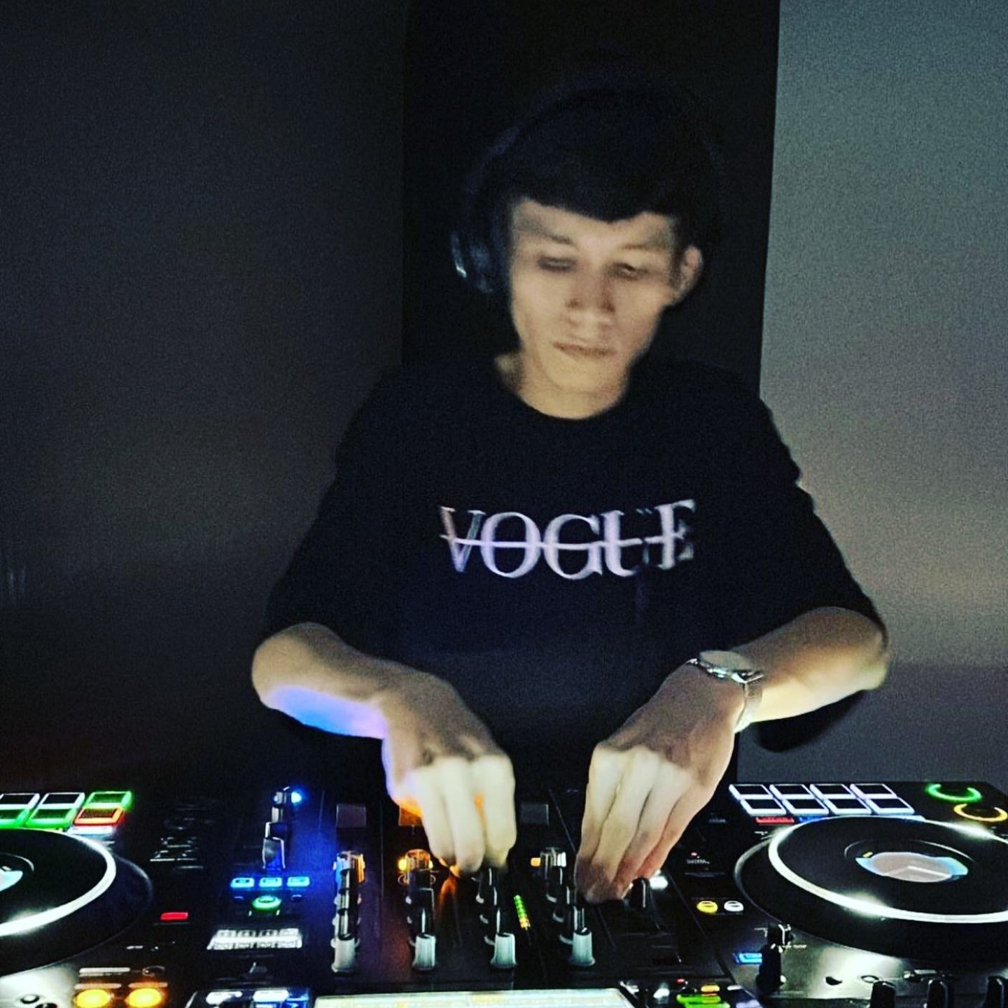 ROSZ · Artist Profile