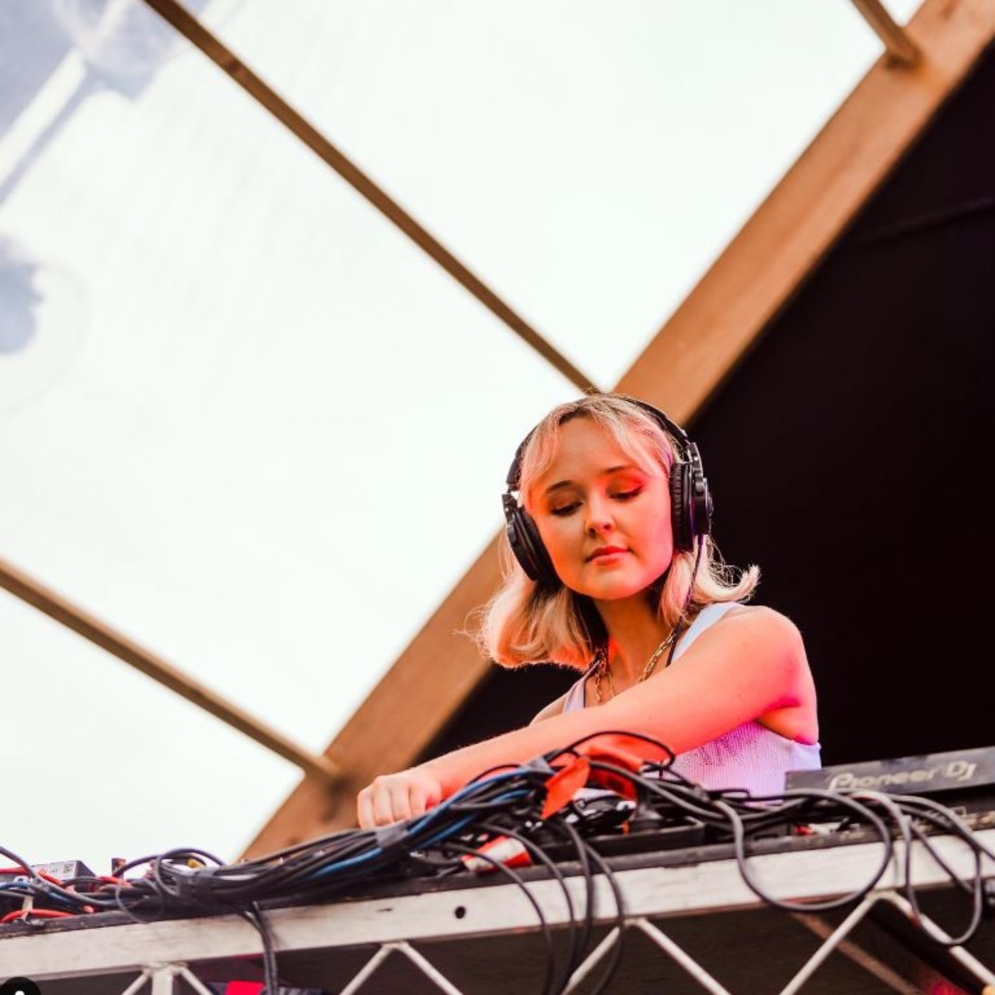 Roxy Lotz · Artist Profile