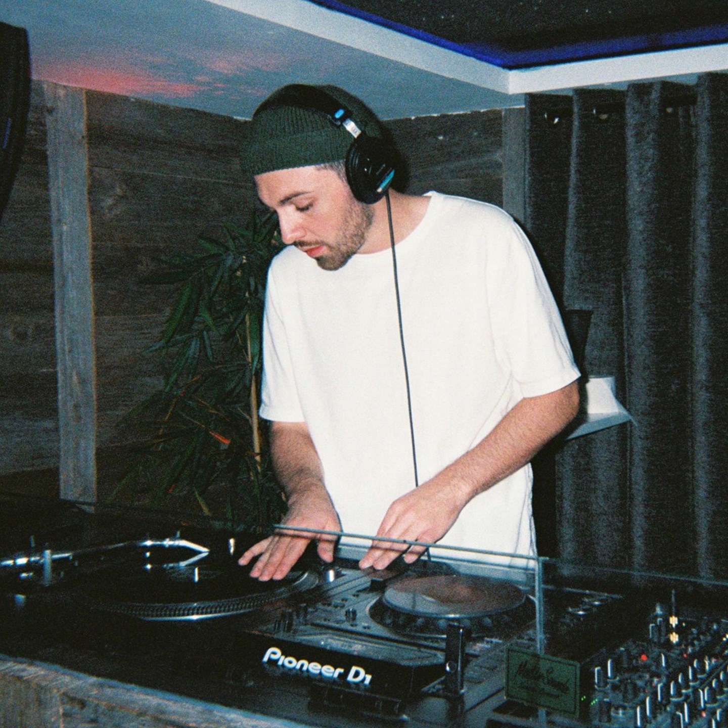 Ryan Ingleby · Artist Profile
