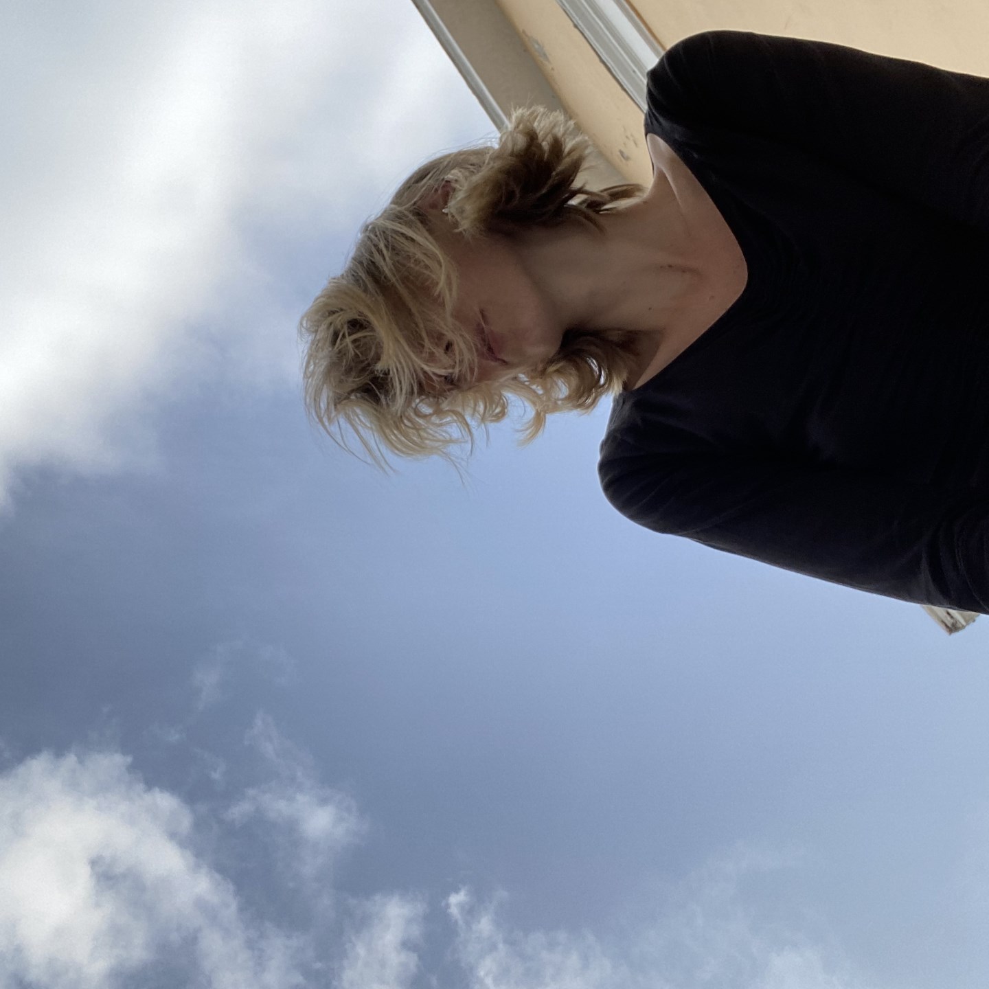 Sándra · Artist Profile