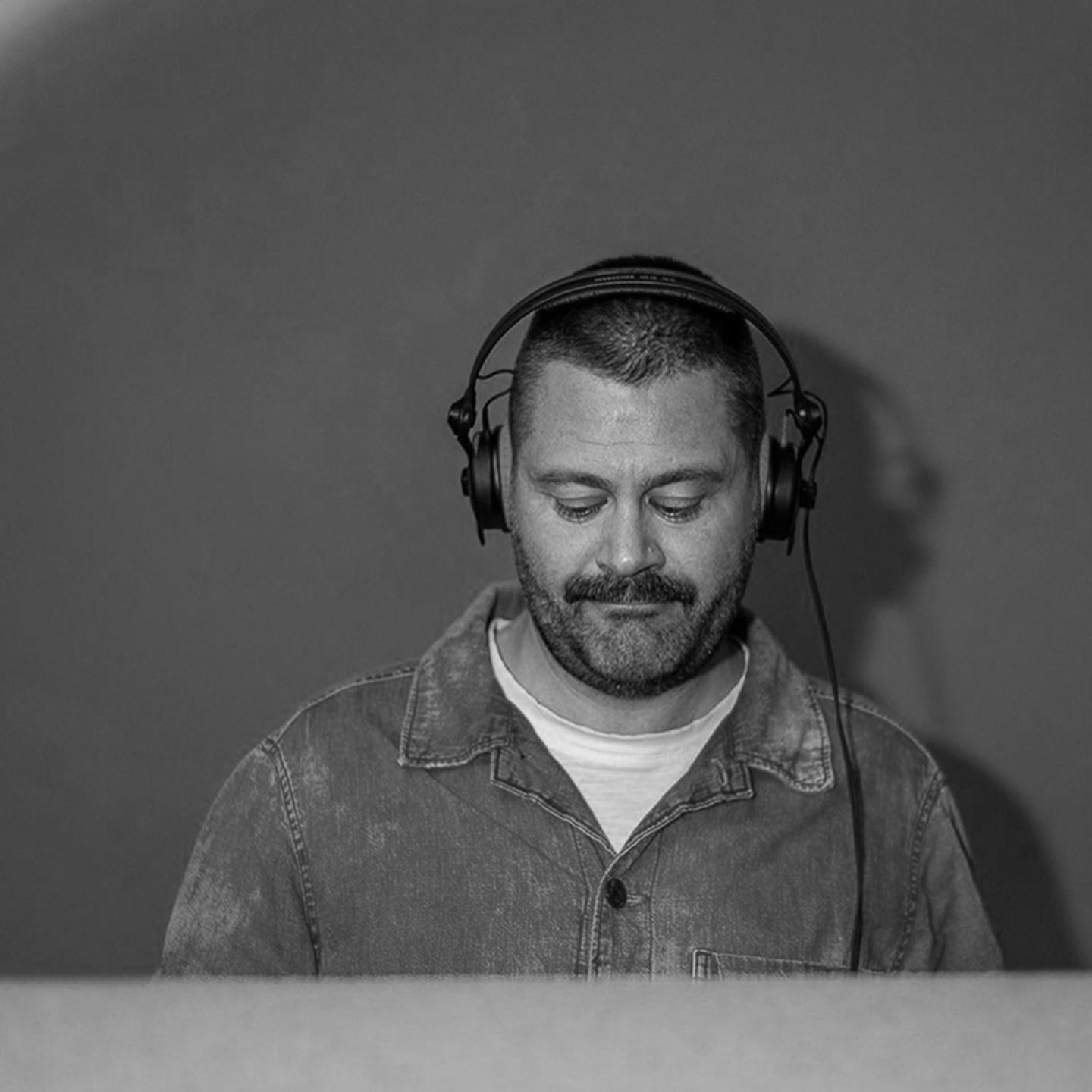 Scott Elliot · Biography