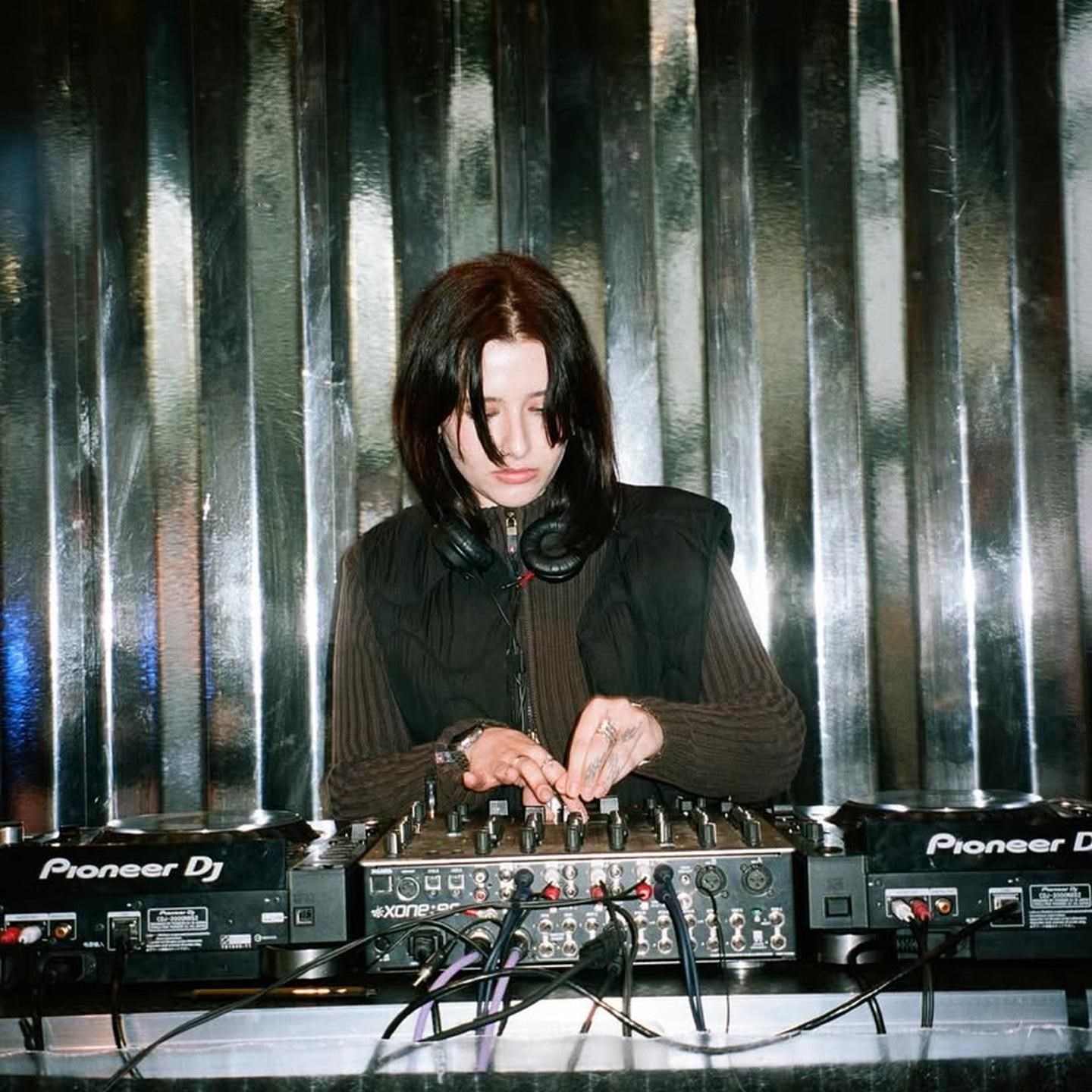 Seviliya · Artist Profile