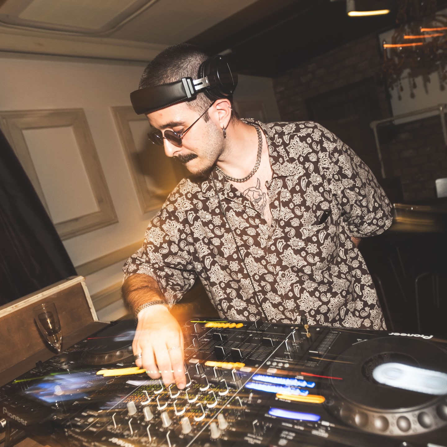 SHADE 98 · Artist Profile