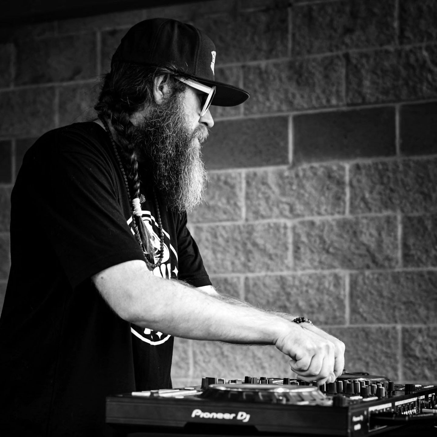 SHANE DEE · Artist Profile