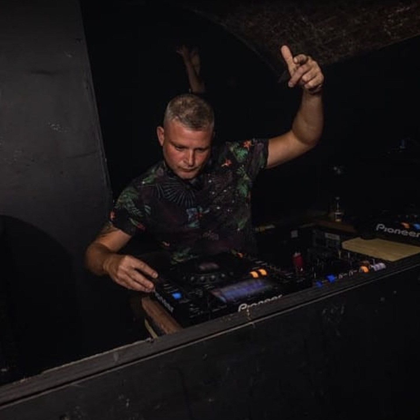 Shane Dixon · Artist Profile