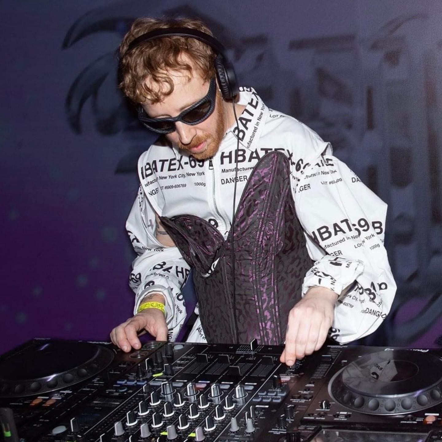 Shane Thomas · Biography