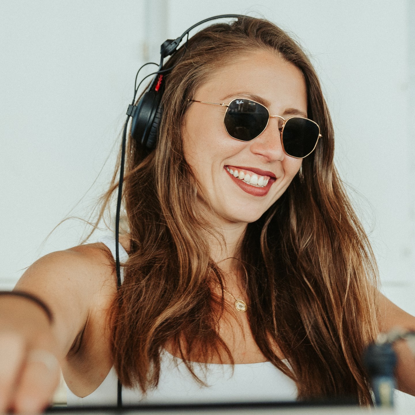 SHERA · Artist Profile