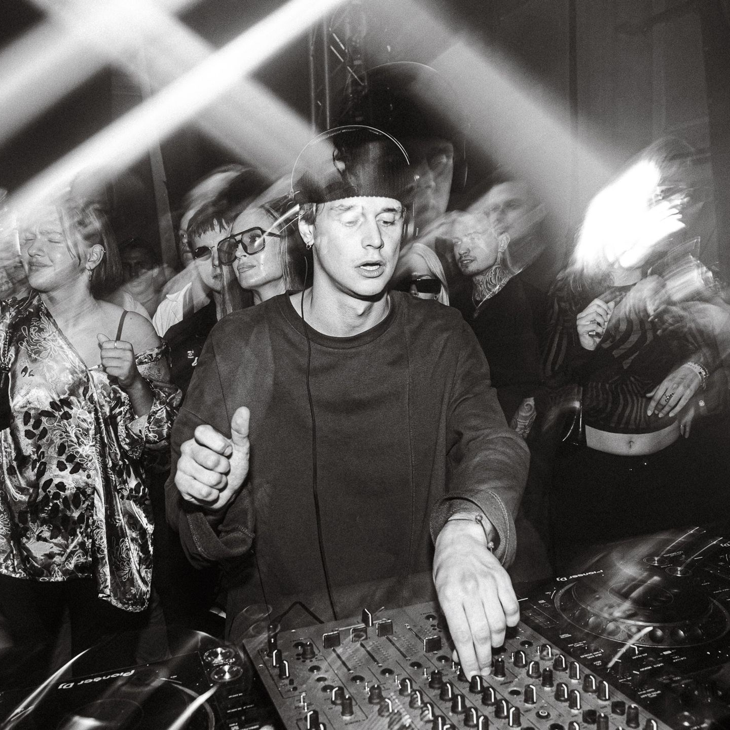 Simas Boo · Artist Profile