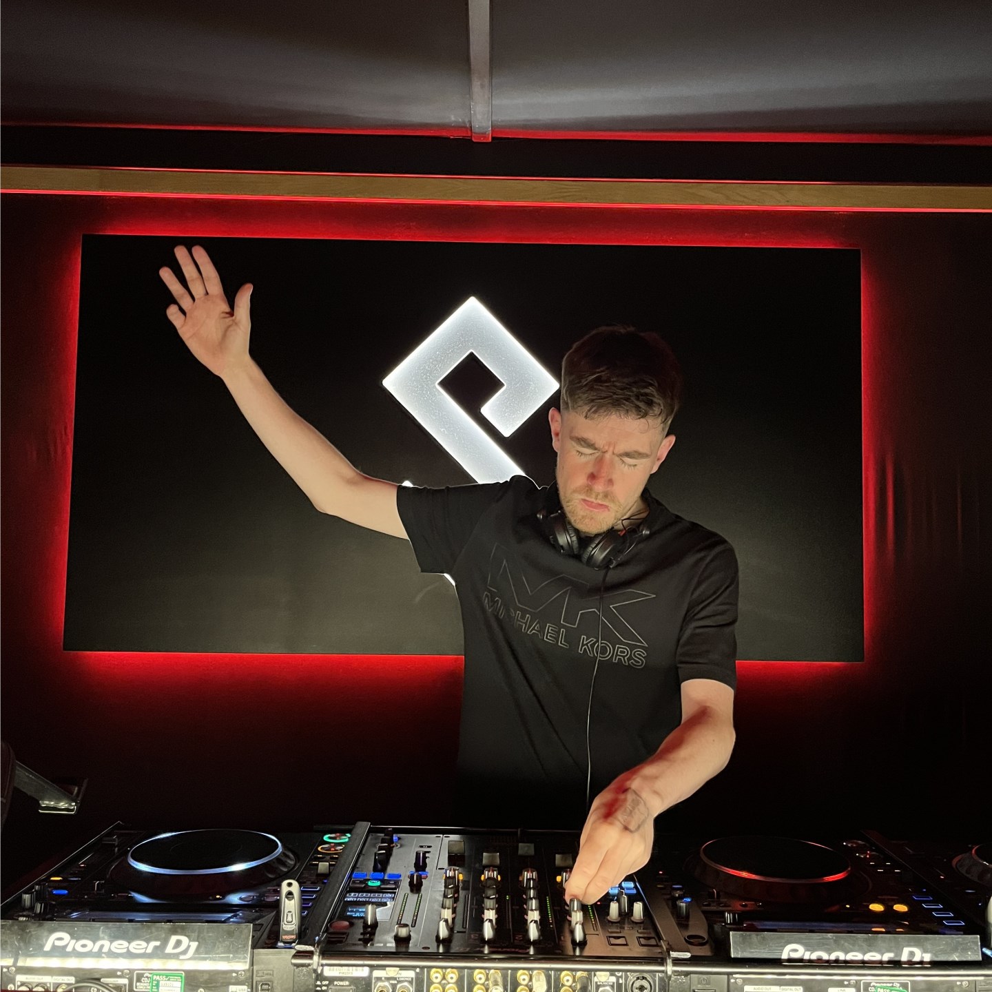 SJ Adamson · Artist Profile