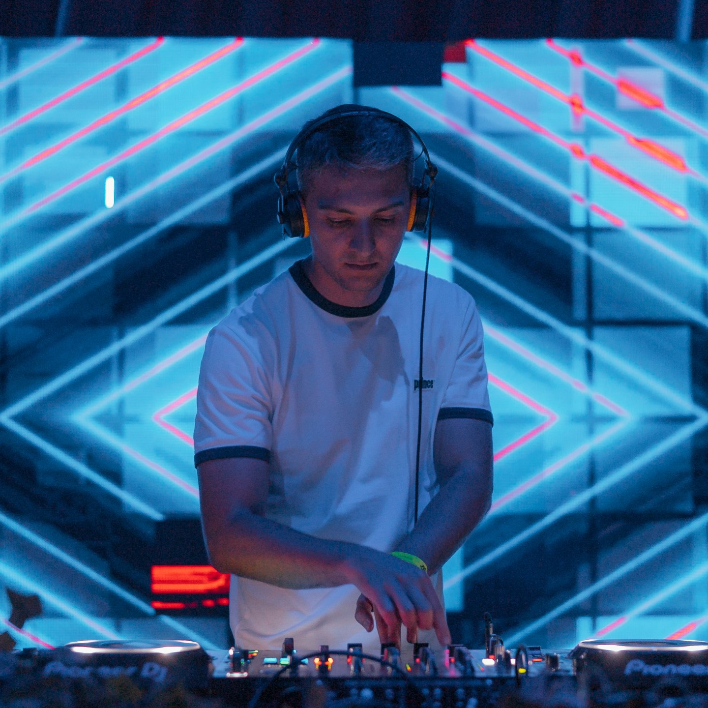 Starni · Artist Profile