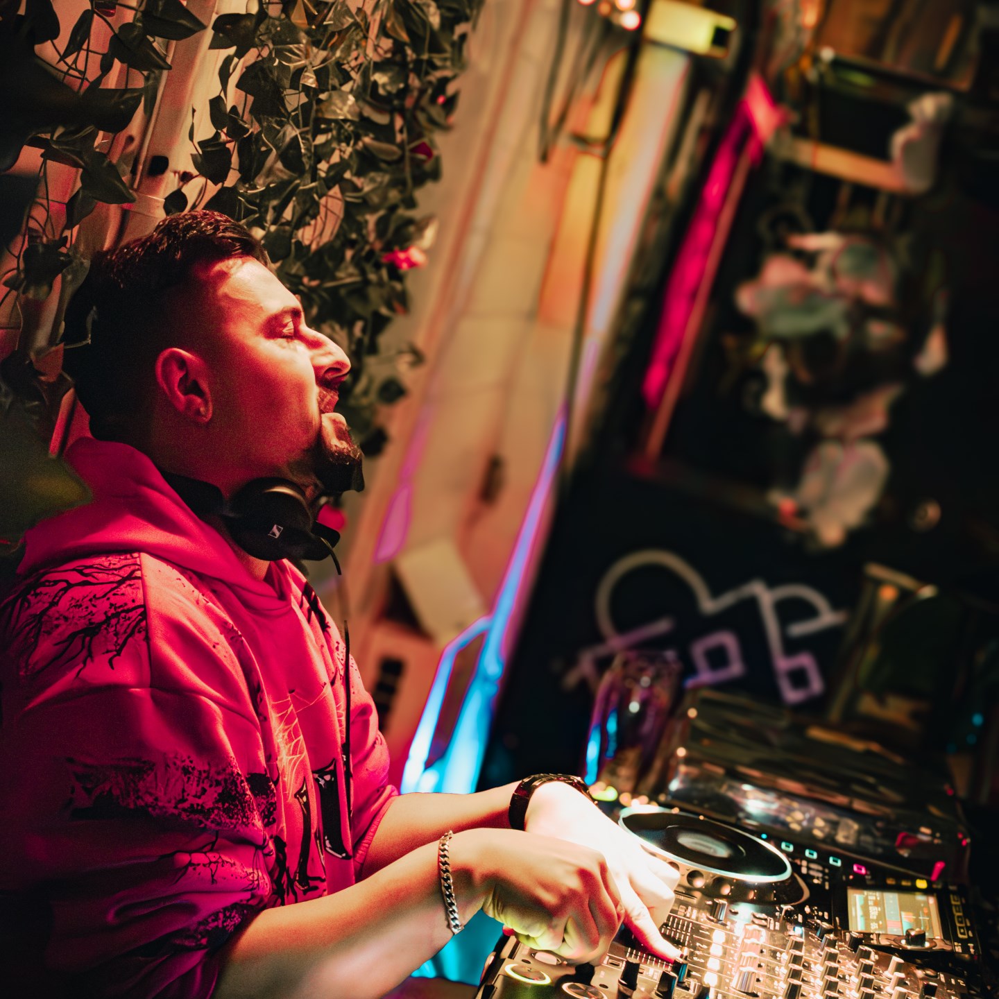 Stas Angelov · Artist Profile