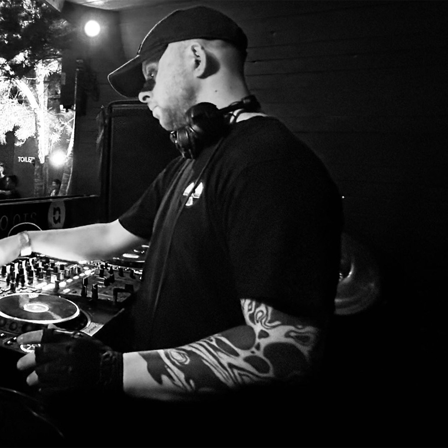 STRÄHLEN · Artist Profile