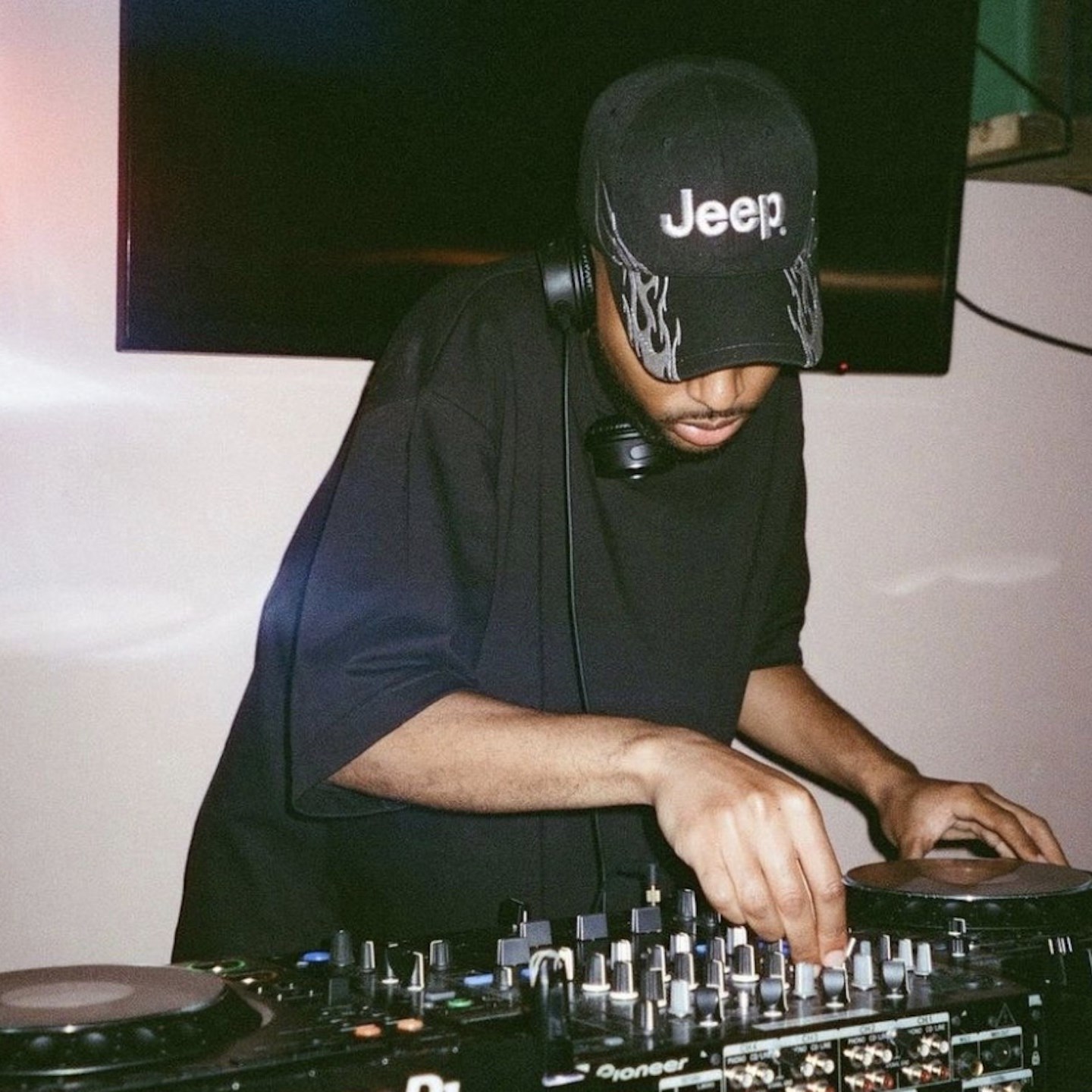 Teo Nio · Artist Profile