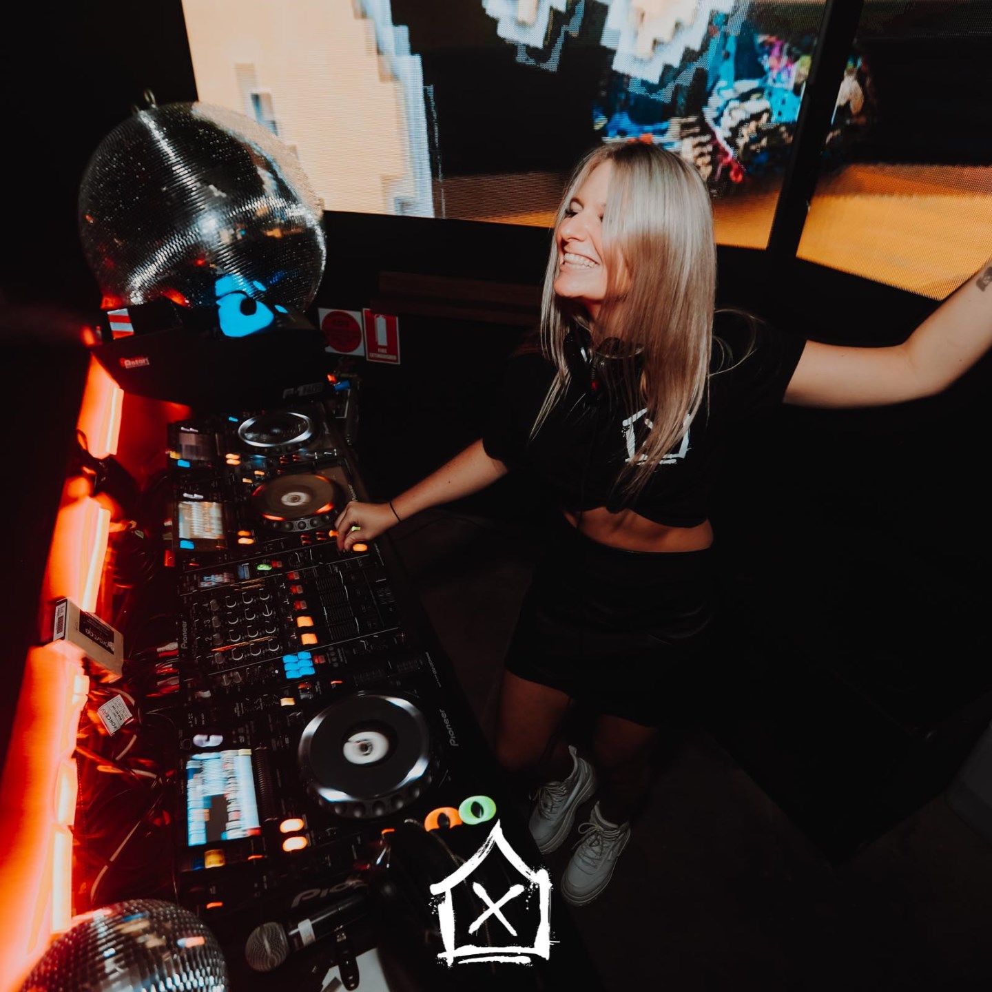 TOÚSHAY · Artist Profile