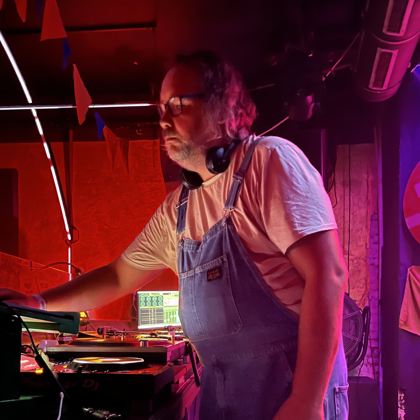 Tobi Cross · Artist Profile