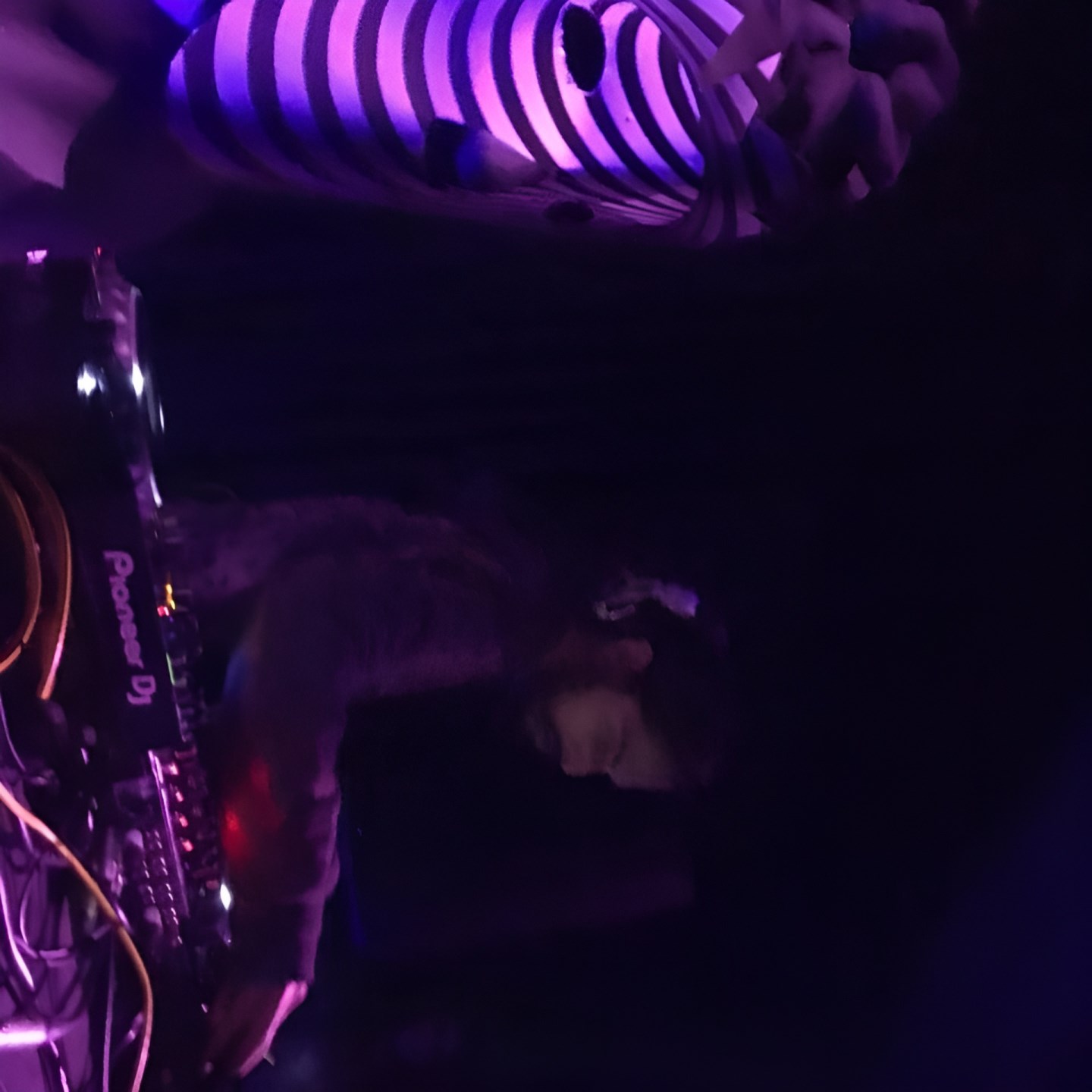 †Sús · Artist Profile