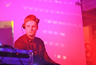 Tom Buxton · Artist Profile