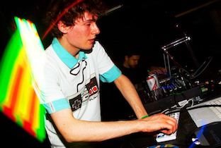 Wan Bushi · Artist Profile