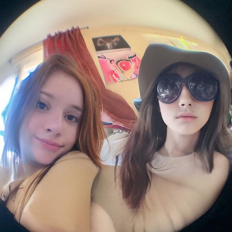 Two Shell - mum is calling · Single Review RA